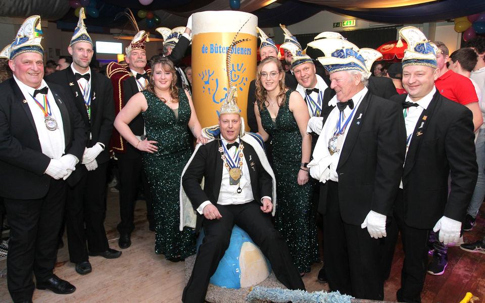 Albert Hassing is de nieuwe prins van carnavalsvereniging de ... Albert Hassing is de nieuwe prins van carnavalsvereniging de ...