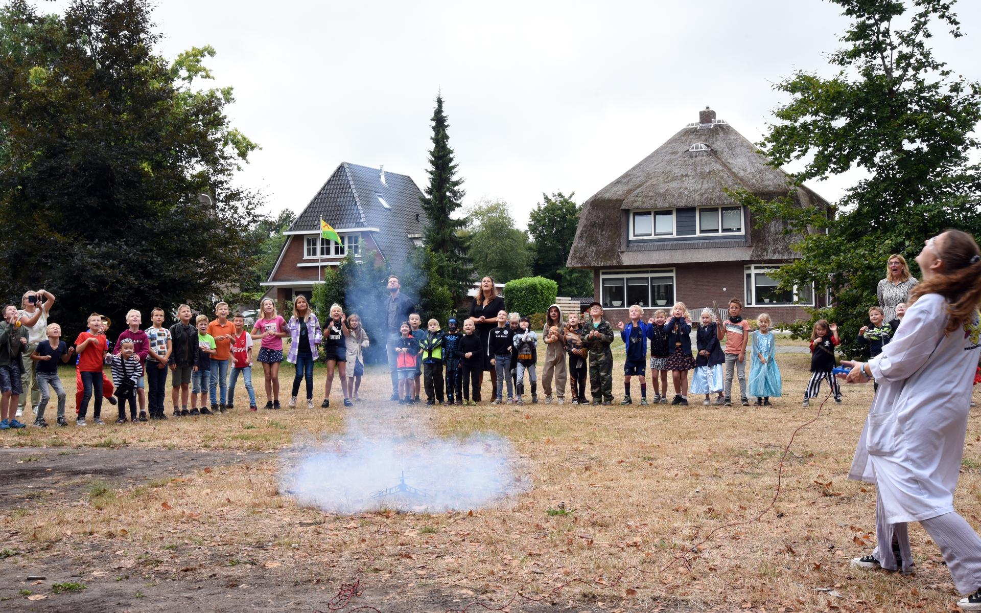 Feestelijke opening van basisschool ’t Puzzelstuk en dorpshuis Tuk ... Feestelijke opening van basisschool ’t Puzzelstuk en dorpshuis Tuk ...