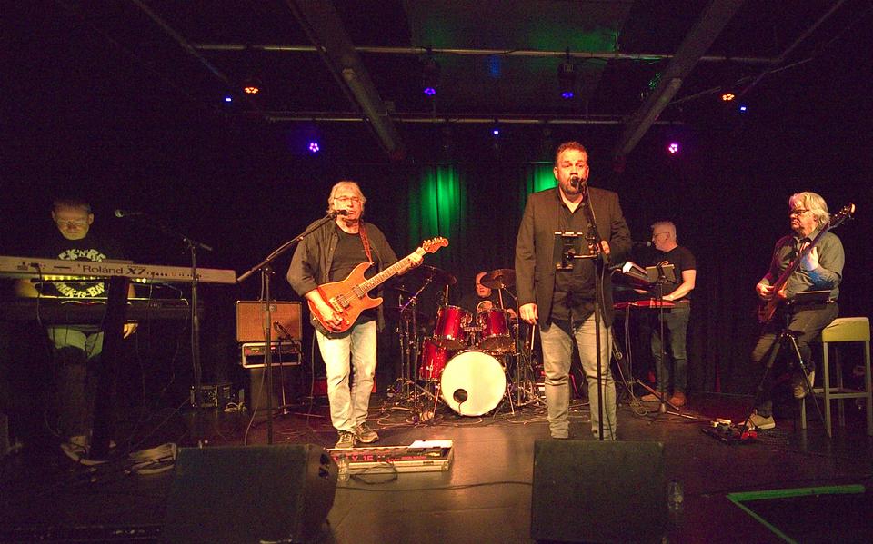 Leap Day neemt Steenwijk mee in een epische progrockavond - Steenwijker ...